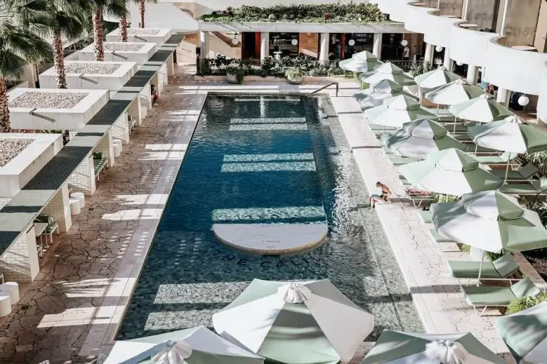 Hotel Swimming Pool Etiquette (Dos and Don'ts Explained!) - For Your ...